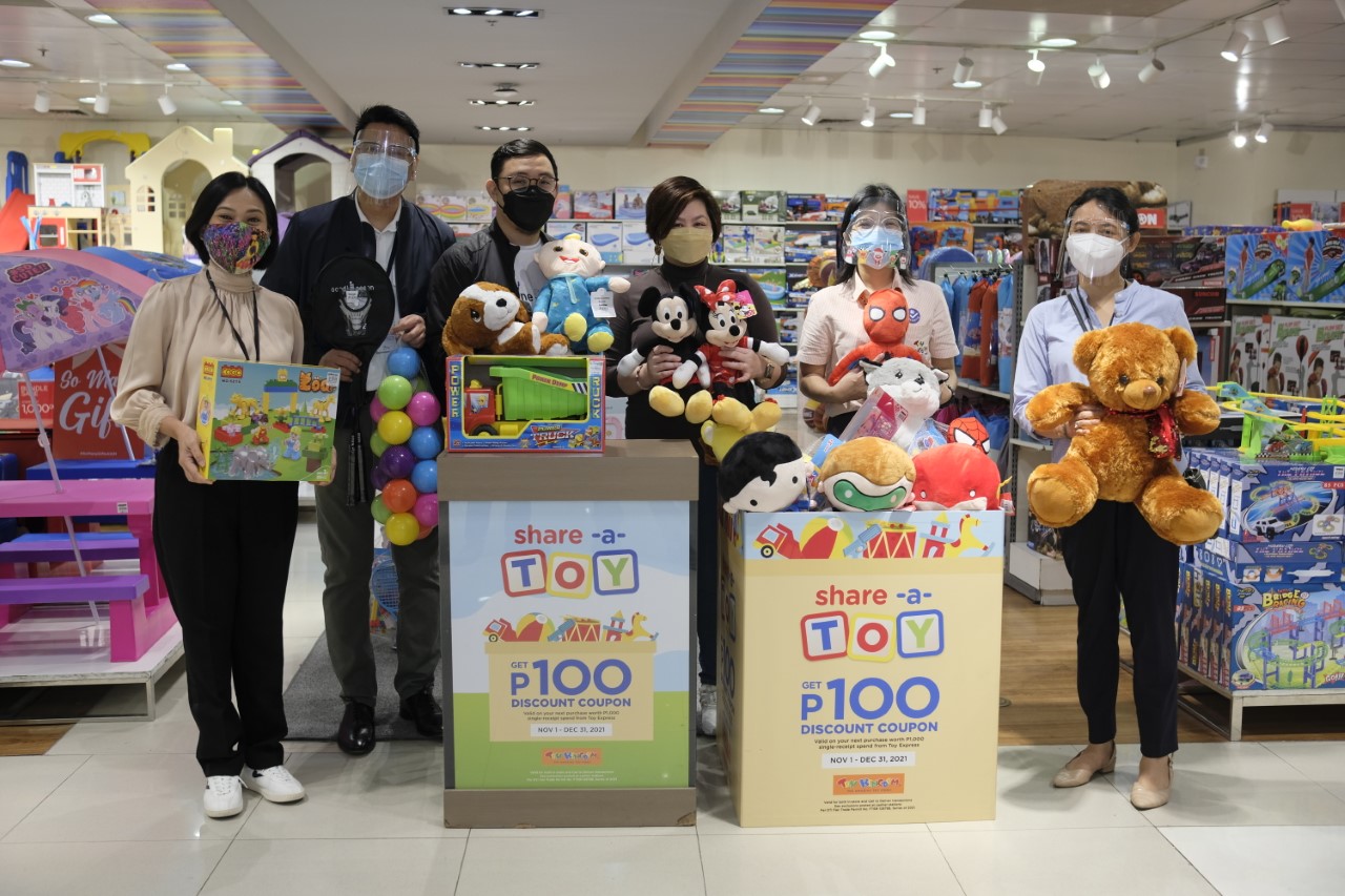 The SM Store opens 2022 by sharing toys with partner organizations ...